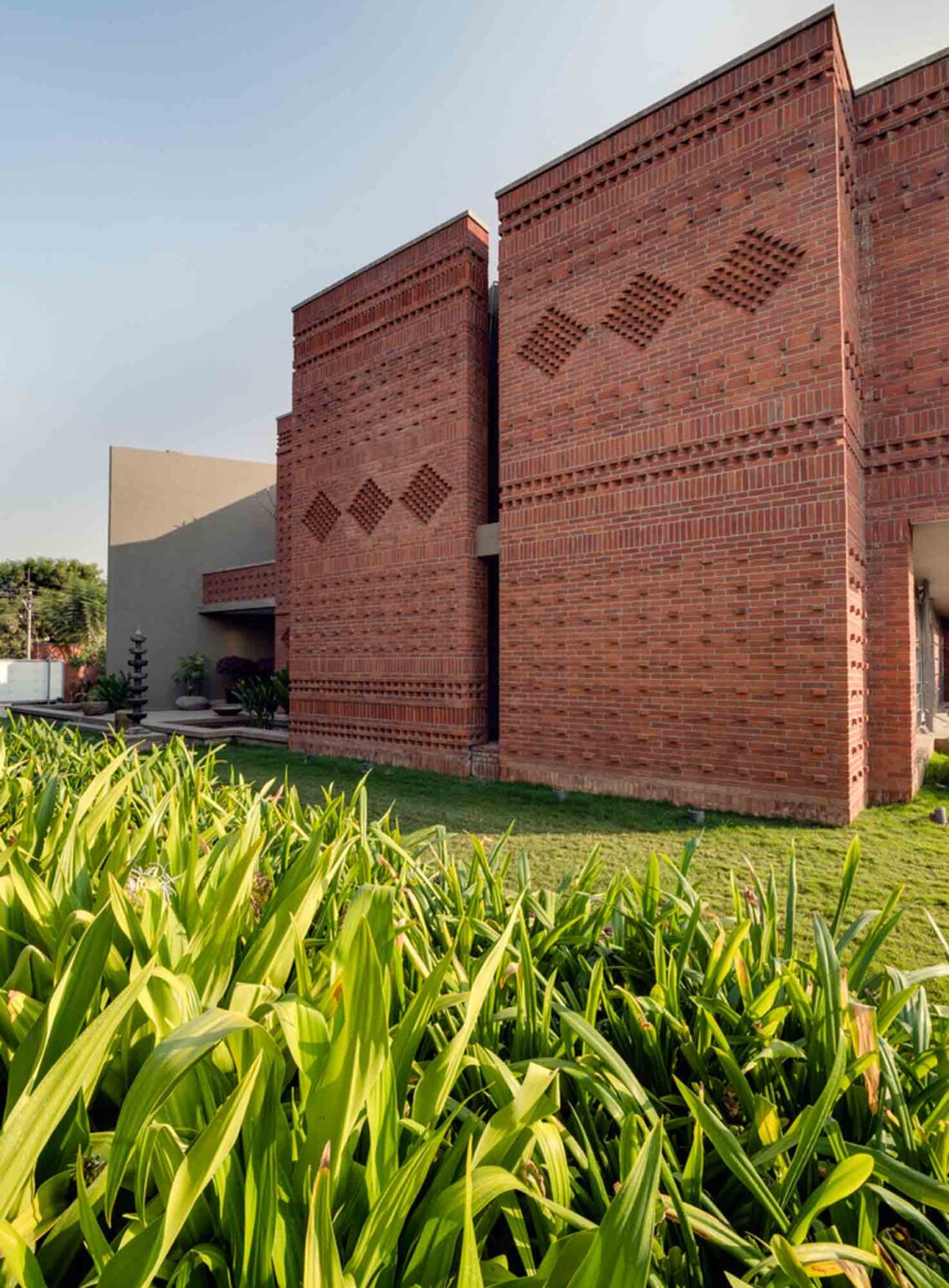 The Brick House / Studio Humane | Design Essentia Magazine